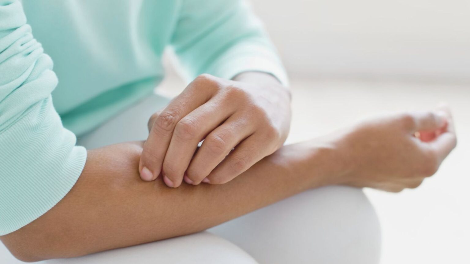 How to Get Fiberglass Out of Skin Safely and Effectively | TheBeautyFoodie
